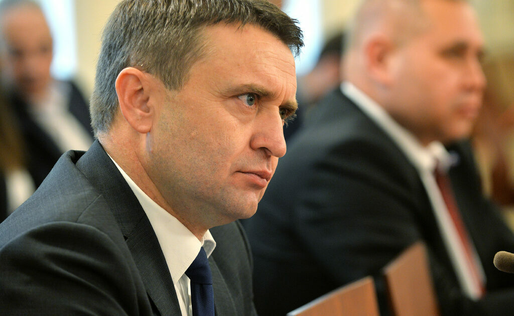 КФН допусна за търговия на БФБ акции и облигации на три дружества