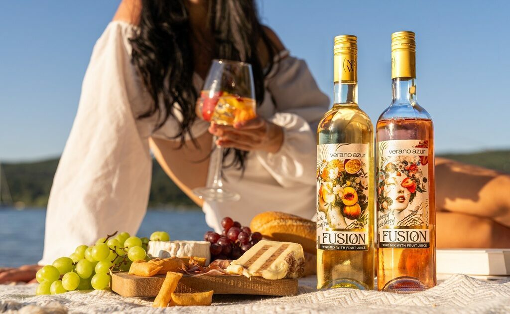 New Bloom Winery лансира първия си винен микс с плодове - Verano Azur ...
