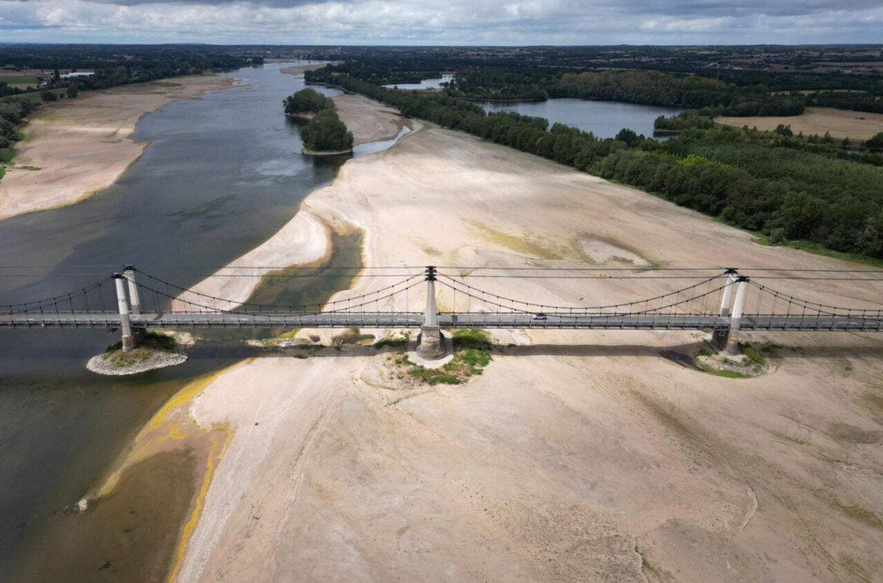 Снимка на деня: Река Лоара във Франция пресъхна